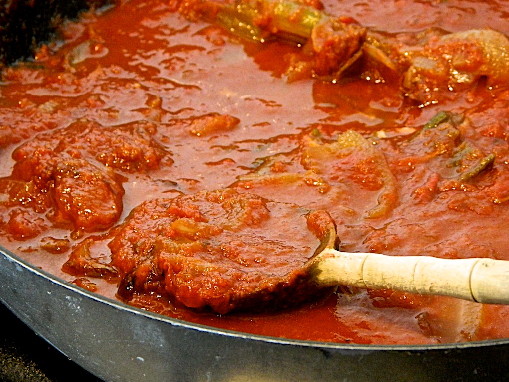 Sugo d’agnello (Slow-cooked Lamb and Tomato Sauce) – Silvia Colloca