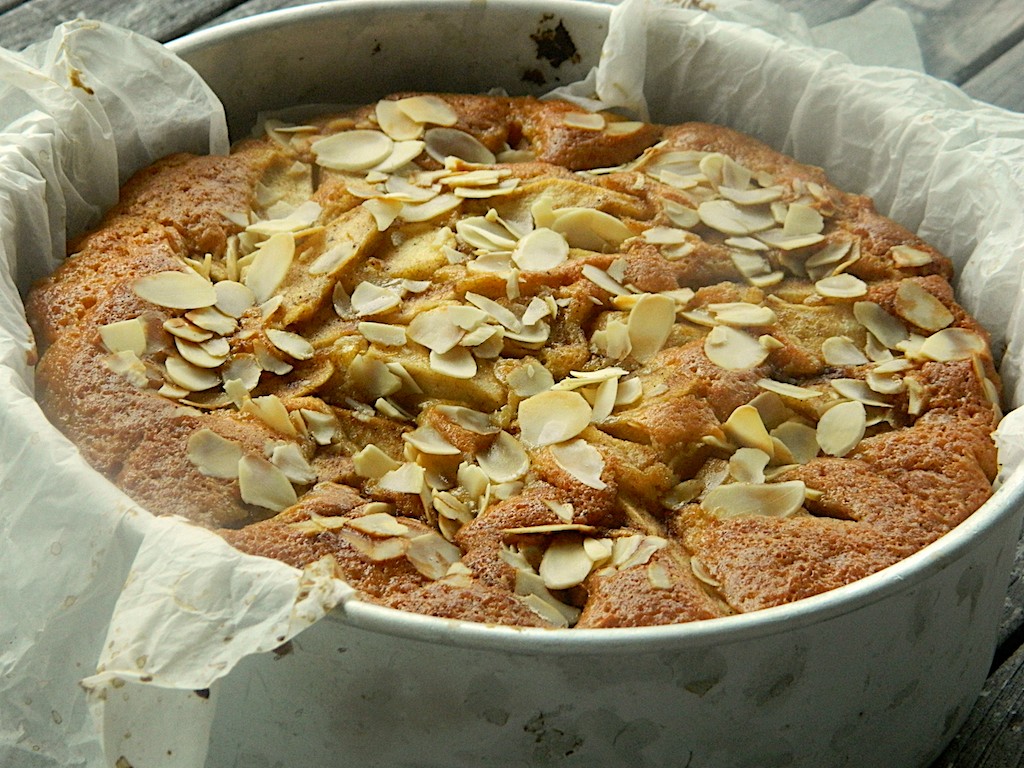 Italian Apple and Cinammon cake – Silvia Colloca