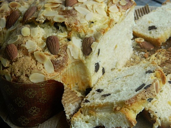 Colomba: an Italian Easter Bread, with Prosecco and Chocolate chips ...